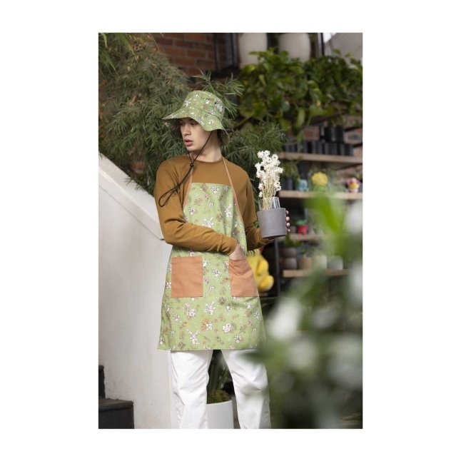 Pokémon Gardening Apron (One Size-Adult) | Pokémon Center Official Site