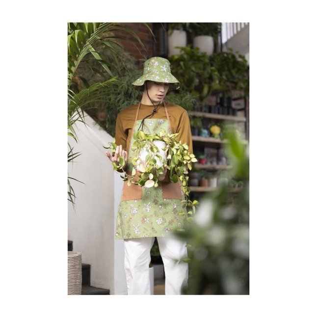 Pokémon Gardening Apron (One Size-Adult) | Pokémon Center Official Site