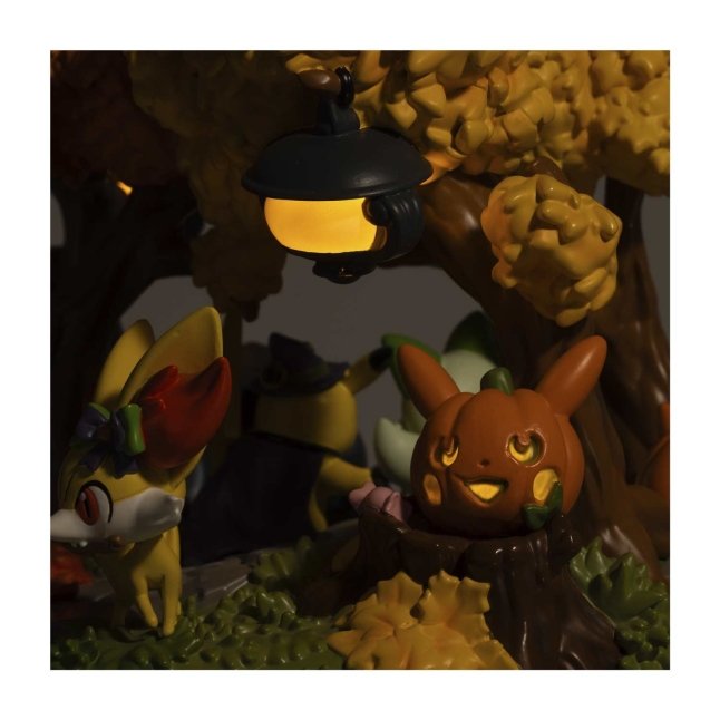 Spooky Forest Stroll Pokémon Halloween Figure | Pokémon Center Official ...