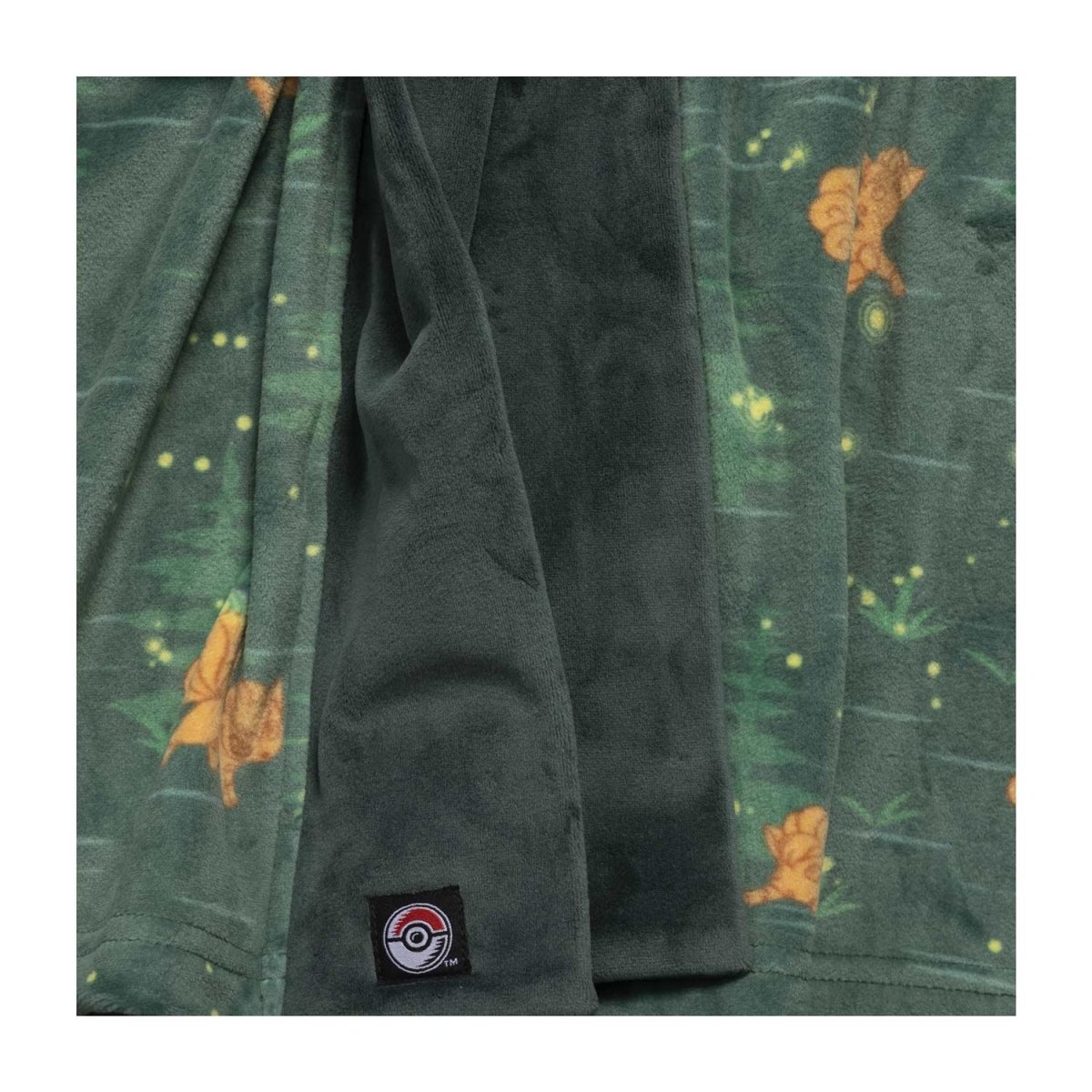 Vulpix Pokémon Sleepwear Robe - Adult | Pokémon Center Official Site