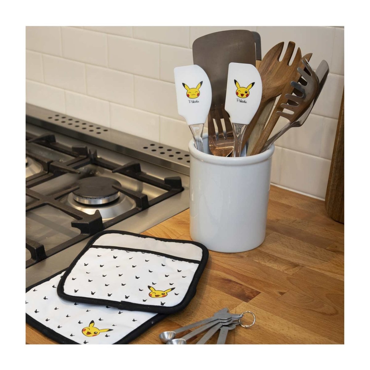 Pikachu Kitchen Spatulas (2-Pack) | Pokémon Center Official Site