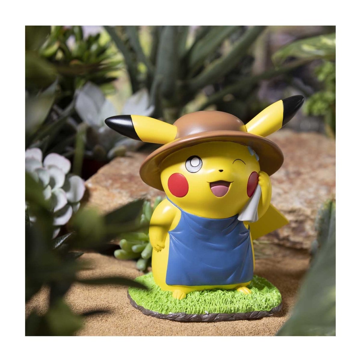 Pikachu (Male) Pokémon Gardening Statue | Pokémon Center Official Site