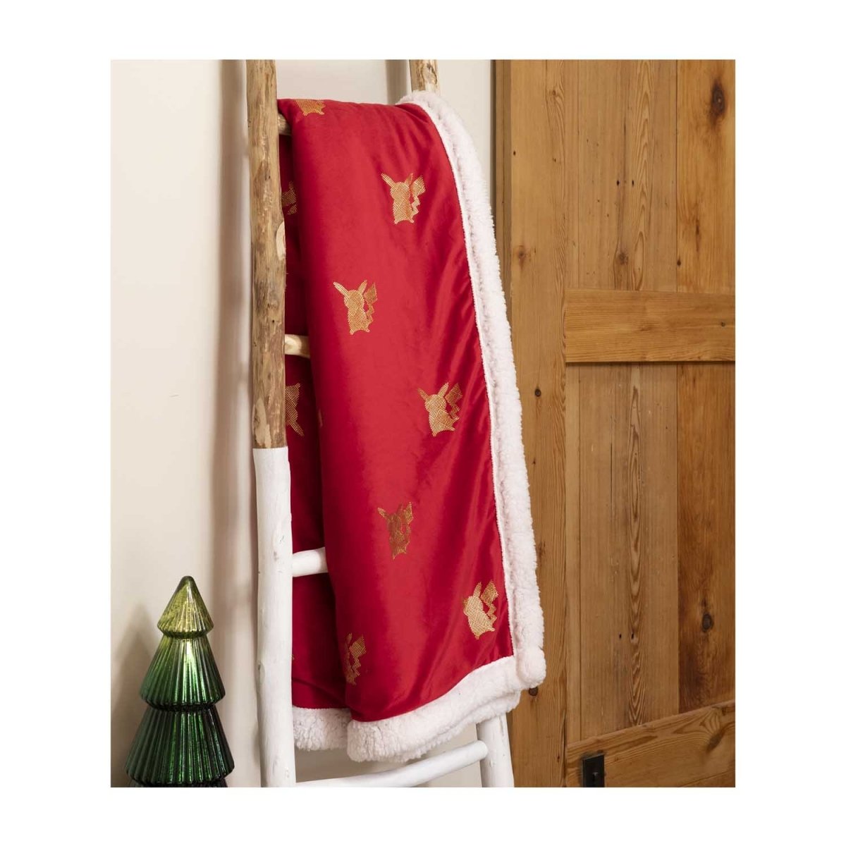 Pokémon Winter Wonders Red Sherpa Throw | Pokémon Center Official Site