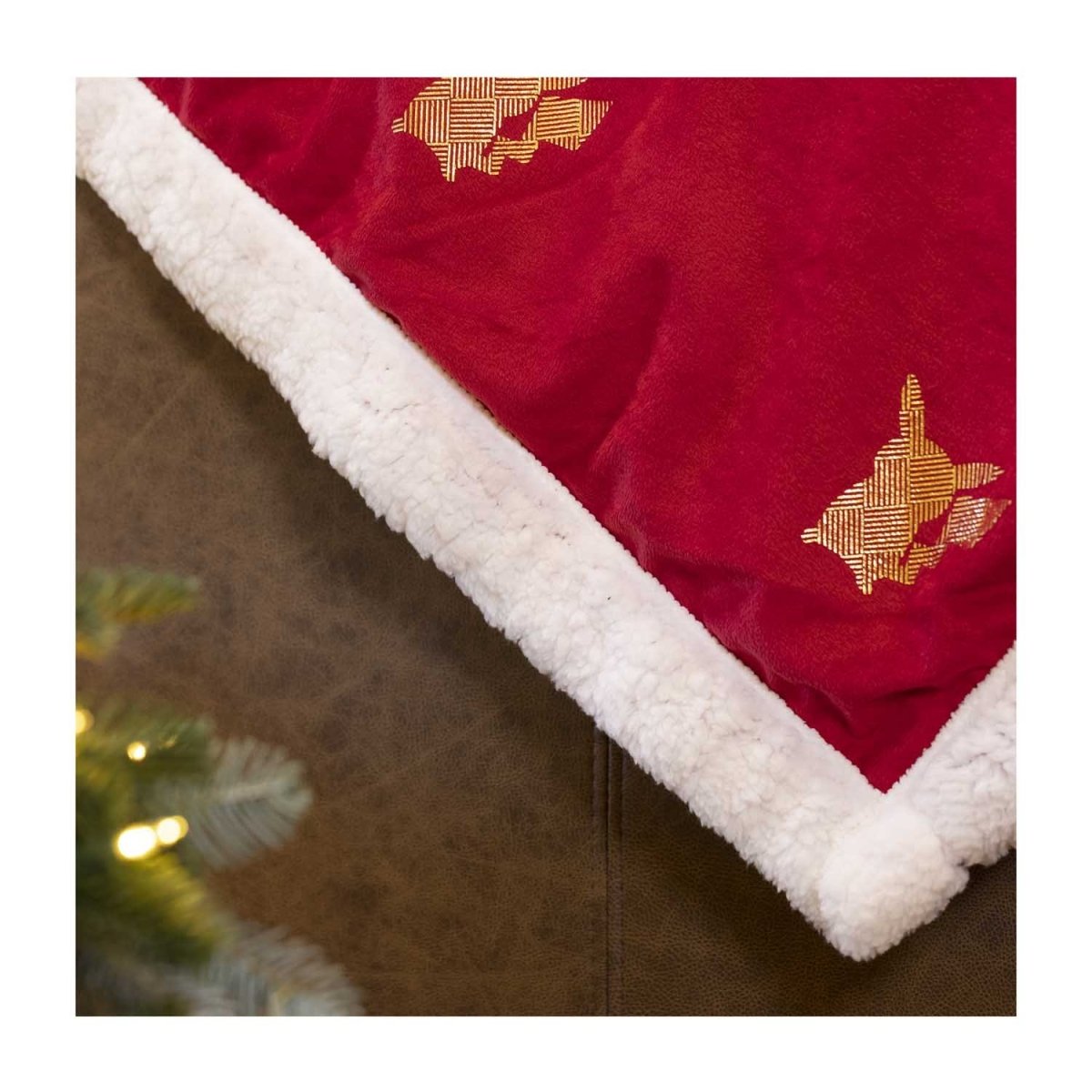 Pokémon Winter Wonders Red Sherpa Throw | Pokémon Center Official Site