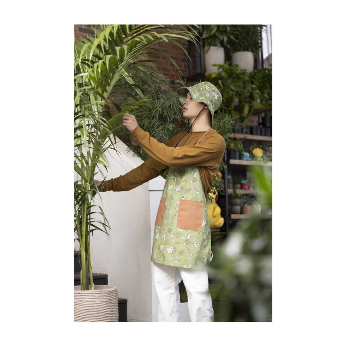 Pokémon Gardening Apron (One Size-Adult) | Pokémon Center Official Site