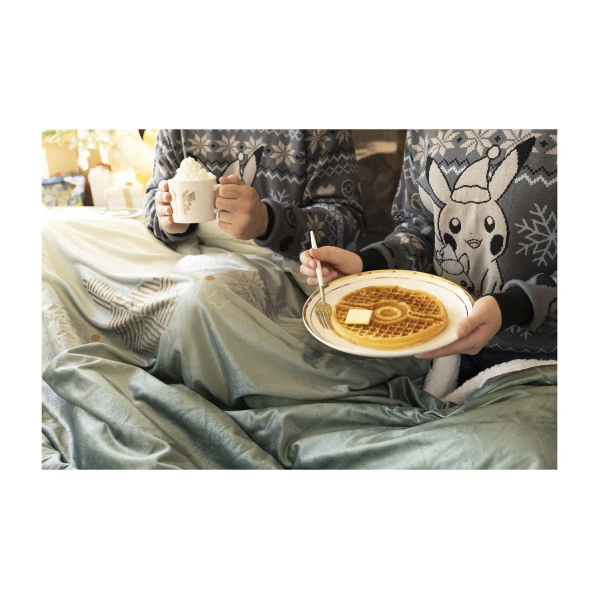 Pokémon Winter Wonders Green Throw Blanket | Pokémon Center Official Site