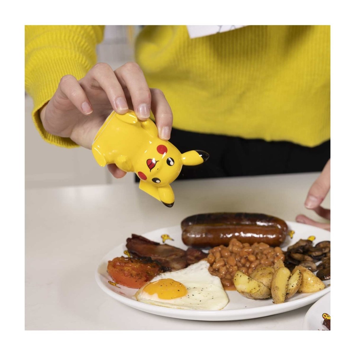 Pikachu Everyday Fun Kitchen Ceramic Salt & Pepper Shaker Set | Pokémon ...