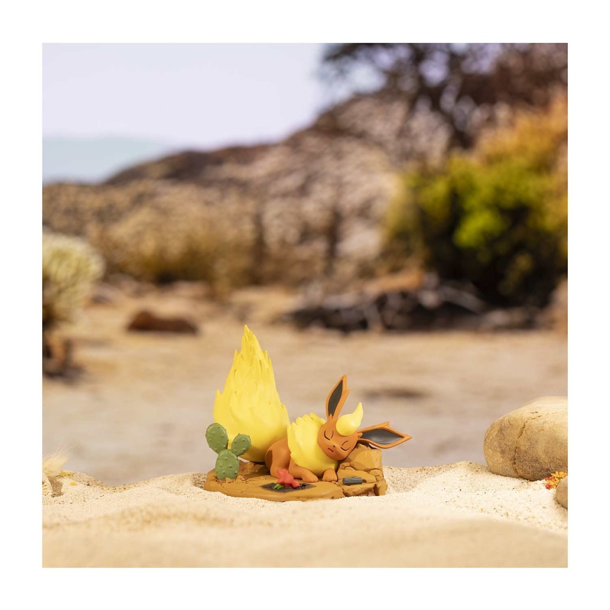 Satisfied Snooze with Flareon Evolving Personalities Figure | Pokémon ...