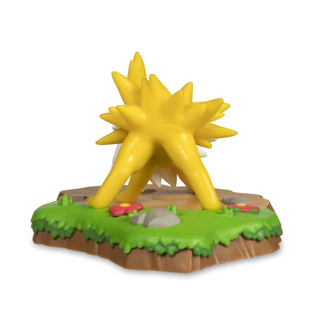 An Afternoon with Eevee & Friends: Jolteon Figure by Funko | Pokémon ...